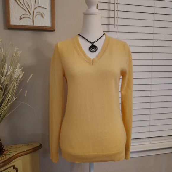 Tahari | Sweaters | Tahari 0 Cashmere Butter Yellow Long Sleeve V Neck ...